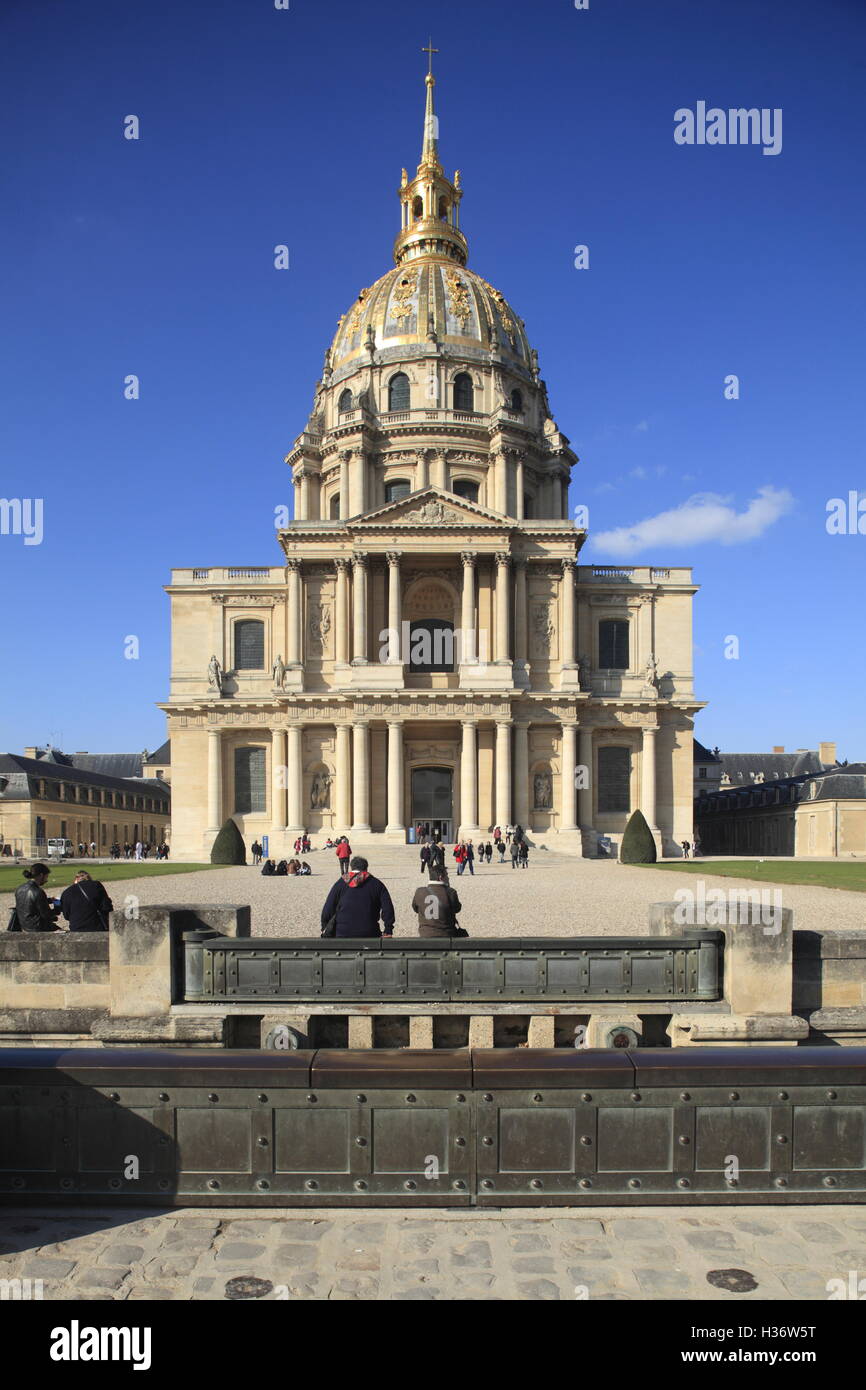 The chapel of Saint-Louis-des-Invalides the burial site of Napoleon ...