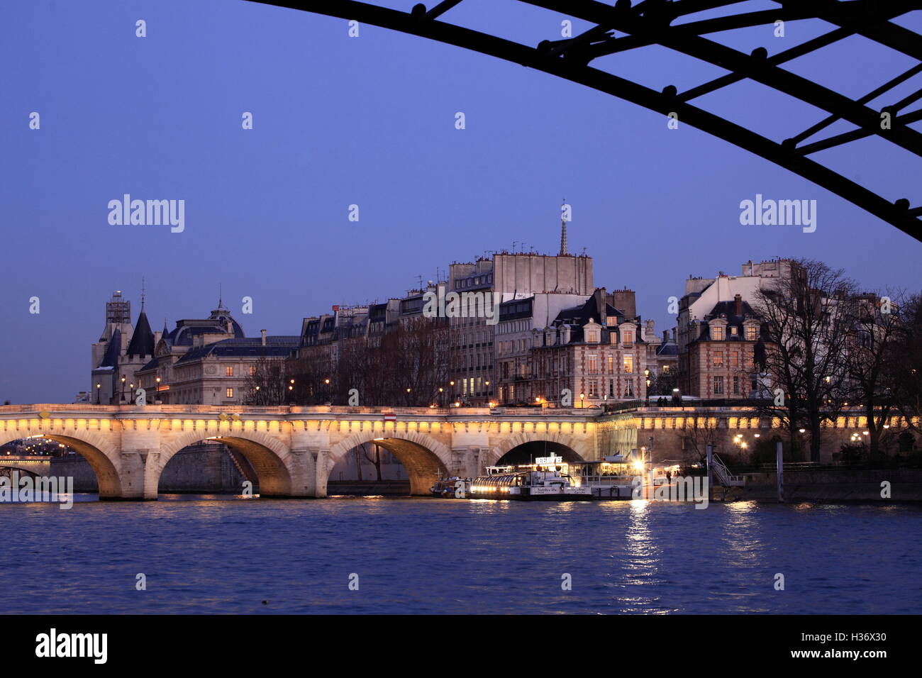 Night view of Pont Neuf bridge over River Seine.Paris,France Stock ...