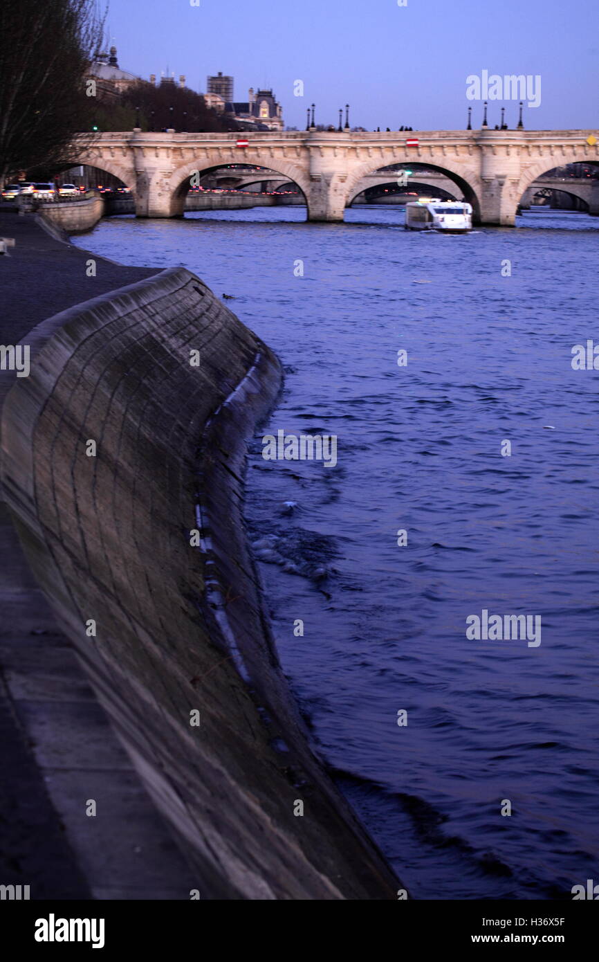 Night view of Pont Neuf bridge over River Seine.Paris,France Stock ...