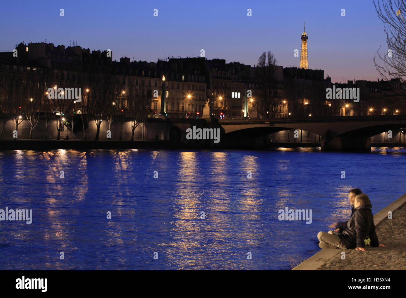 The night view of River Seine with Eiffel Tower in the background.Paris ...
