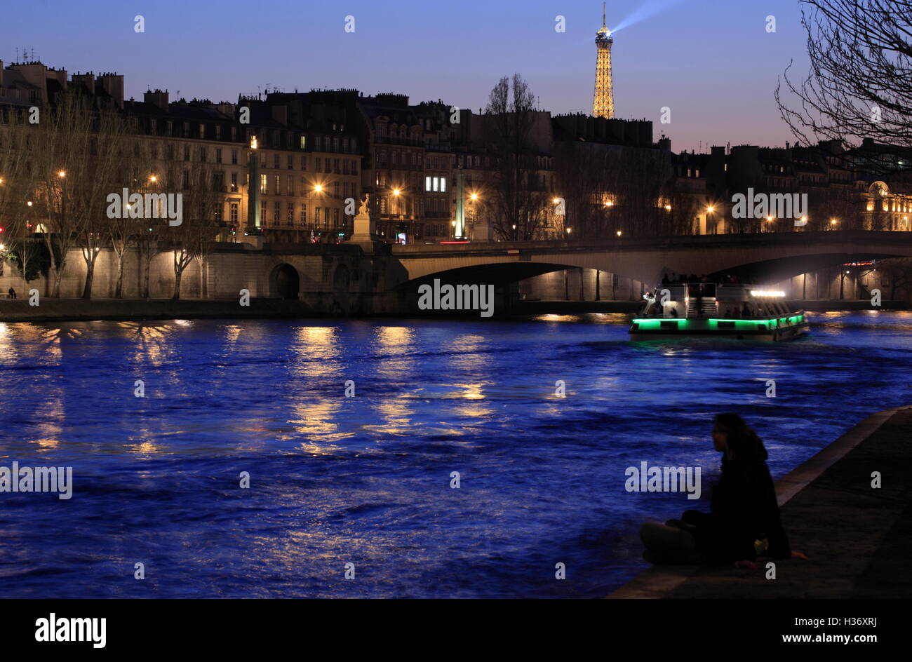 The night view of River Seine with Eiffel Tower in the background.Paris ...