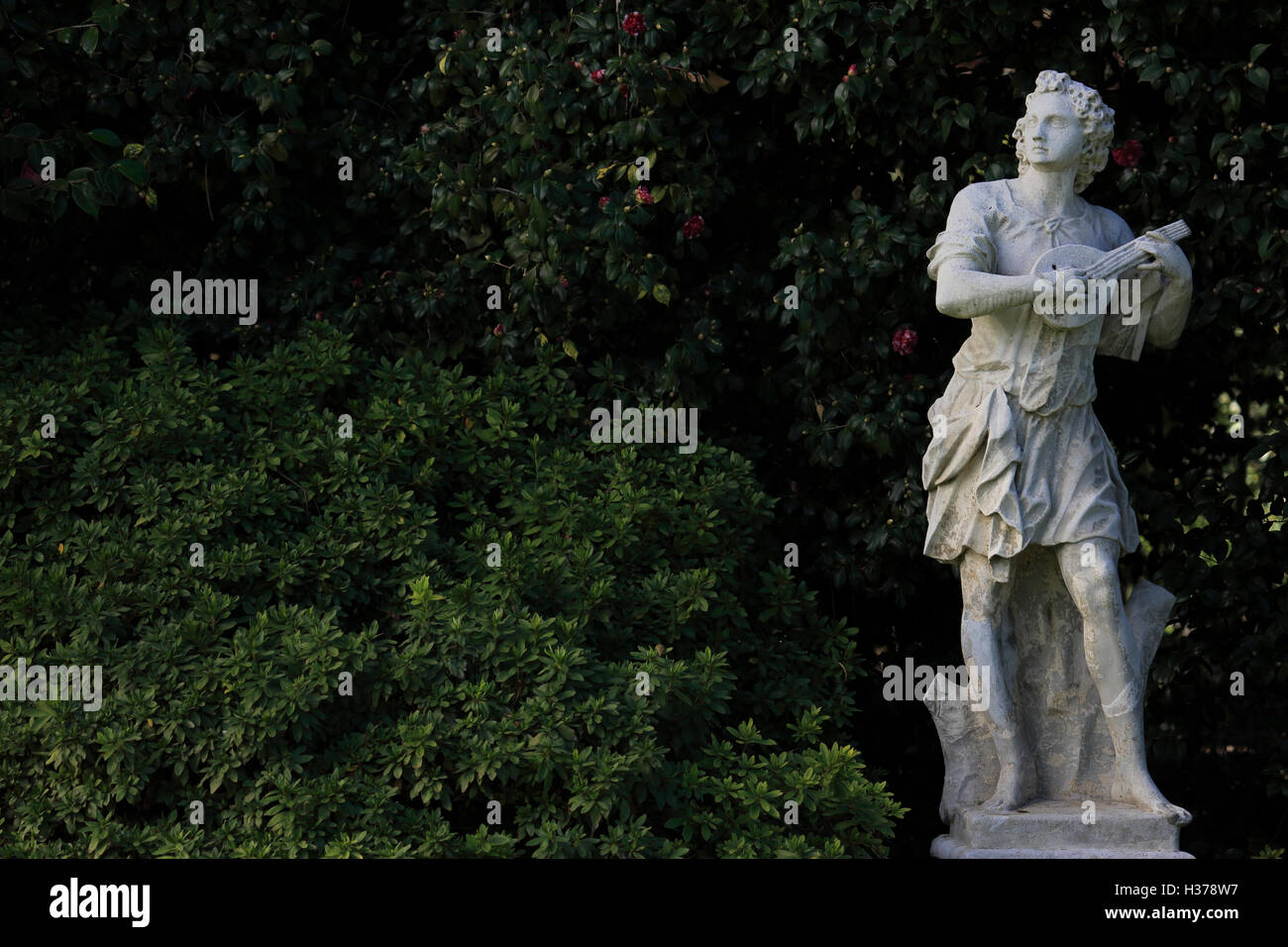 18th century Italian sculptures at North Vista lawn in Huntington ...