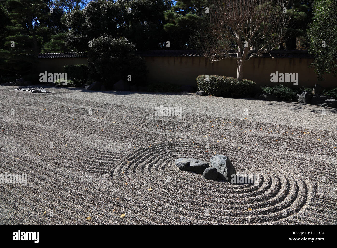 Japanese garden huntington library hi-res stock photography and images ...