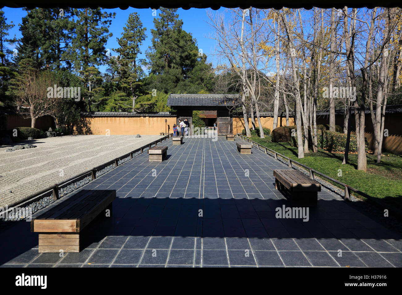 Japanese garden huntington library hi-res stock photography and images ...