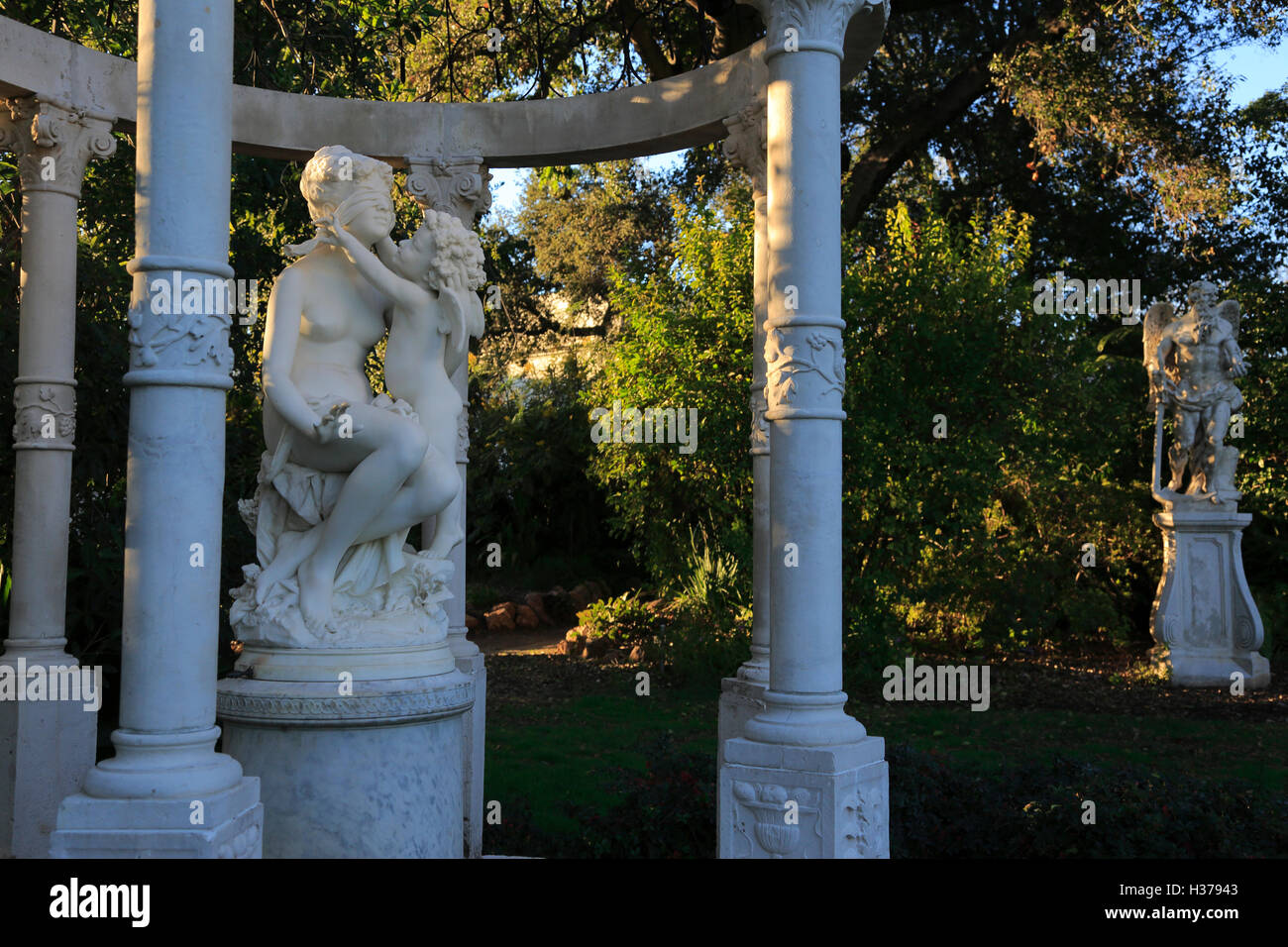 18th century Italian sculptures at North Vista lawn in Huntington ...