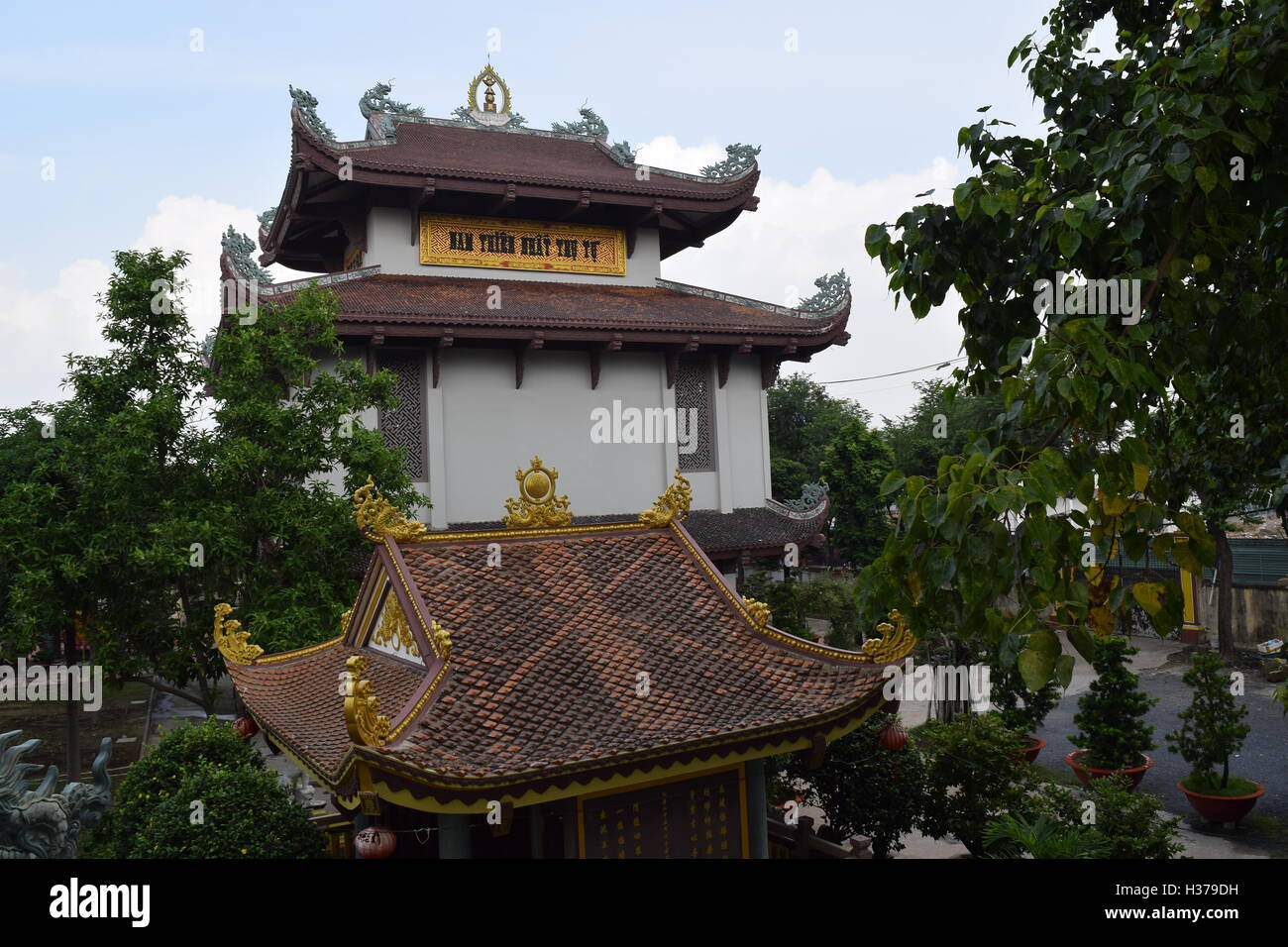 old traditional temple in Ho Chi Minh city, vietnam Stock Photo - Alamy