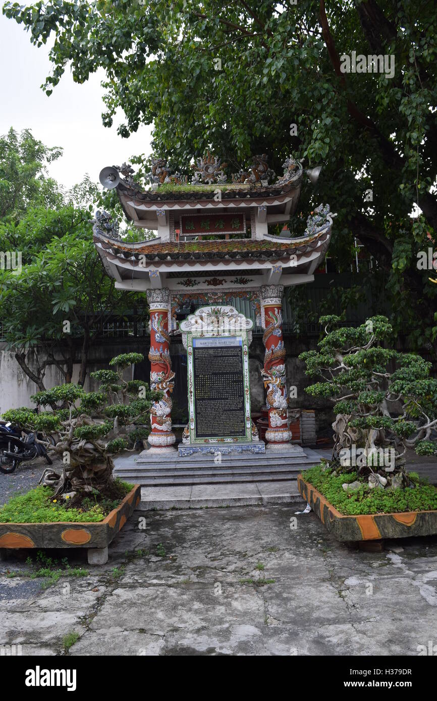 old traditional temple in Ho Chi Minh city, vietnam Stock Photo - Alamy