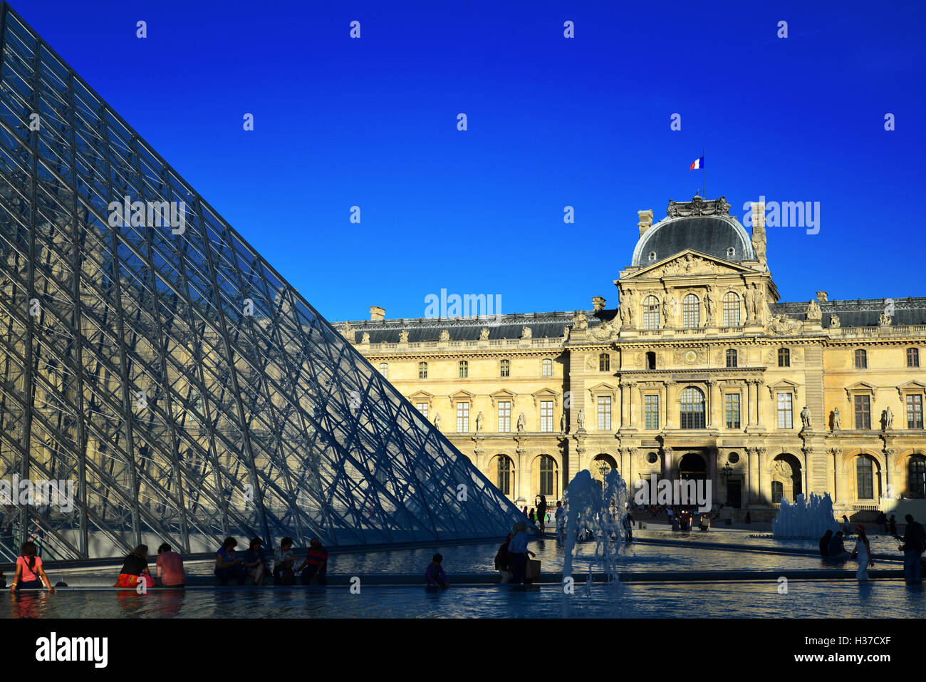 Louvre museum facade hi-res stock photography and images - Alamy