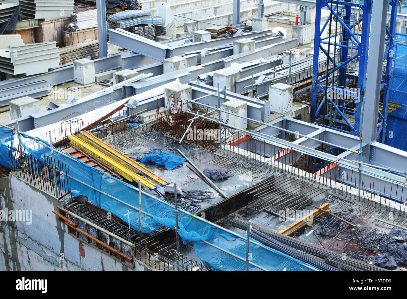 Grating crane hi-res stock photography and images - Alamy