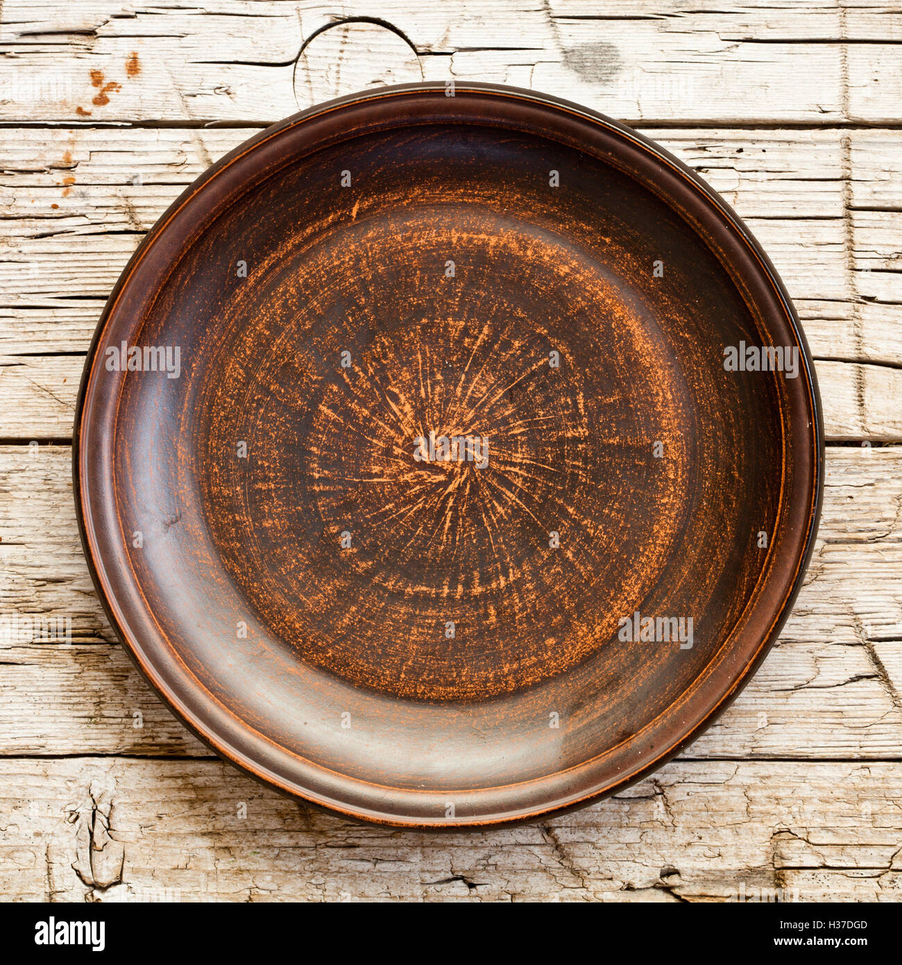 empty brown ceramic plate Stock Photo - Alamy