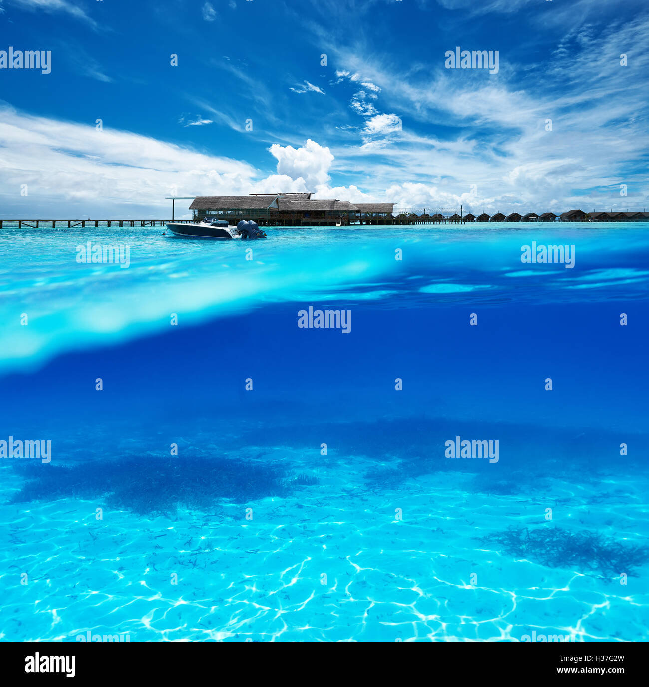 Beach with white sand bottom underwater view Stock Photo - Alamy