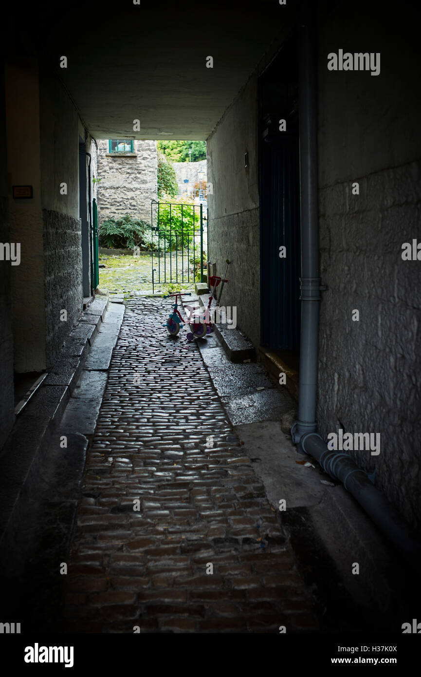 Hidden alleyway hi-res stock photography and images - Alamy