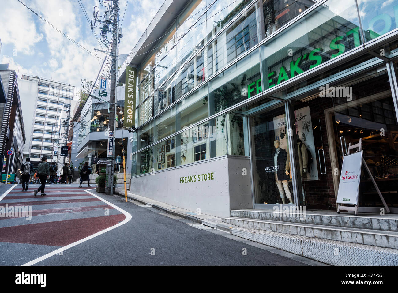 Street scene at Shibuya JInnan area, Shibuya-Ku, Tokyo, Japan Stock ...