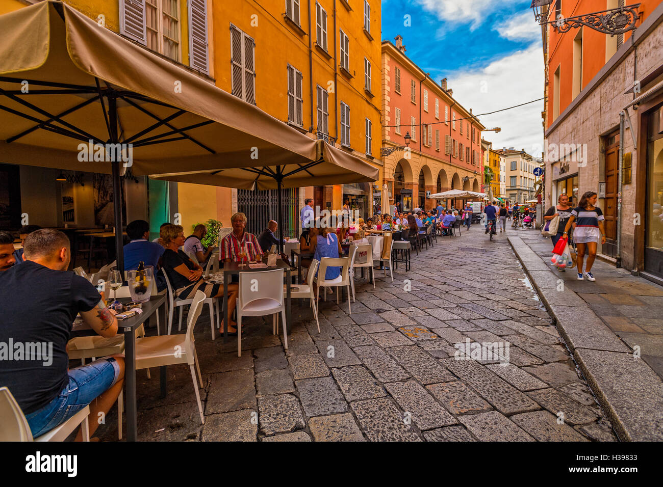 Center Tables People High Resolution Stock Photography and Images - Alamy