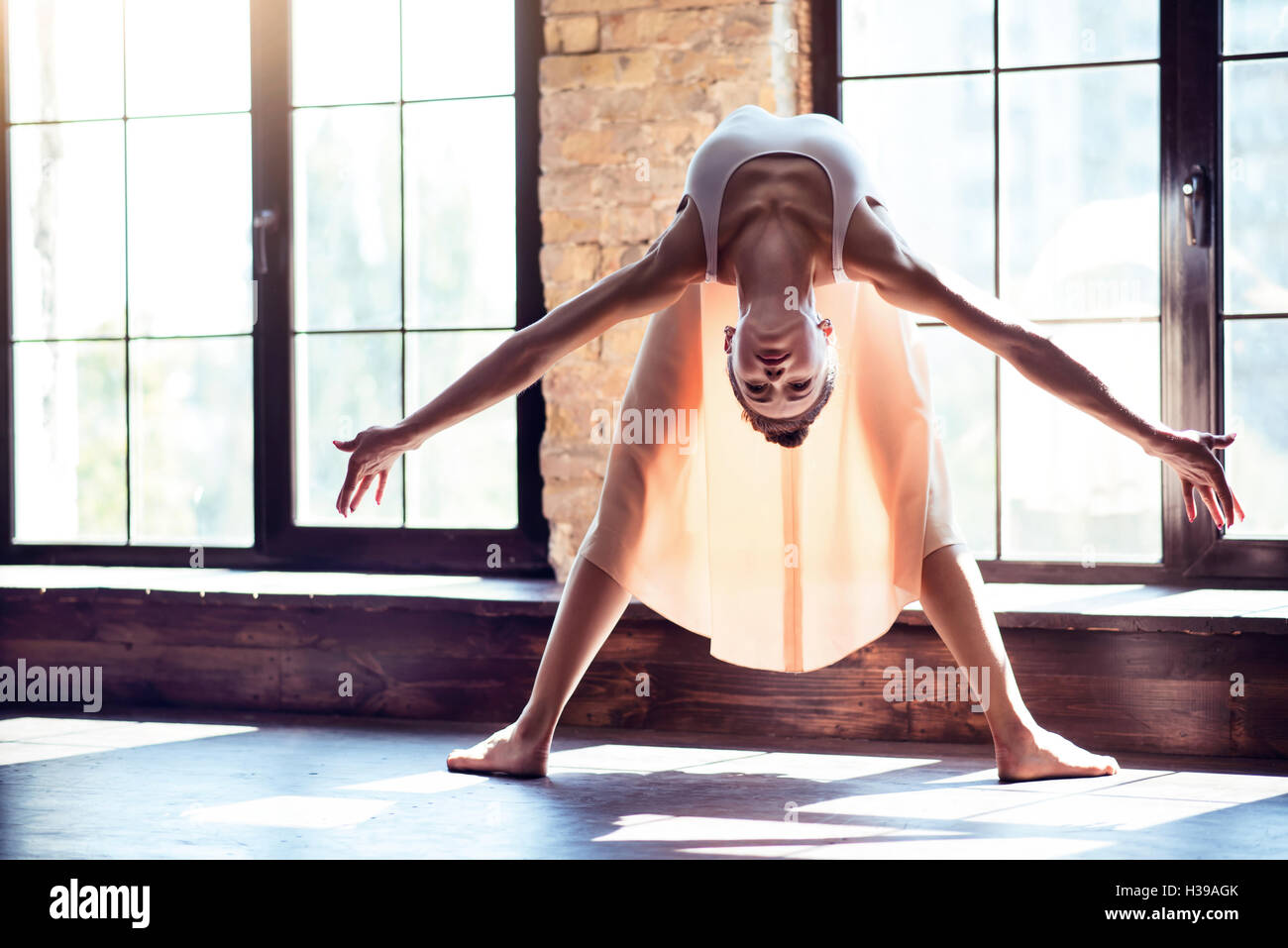 Young ballet dancer demonstrating flexibility Stock Photo - Alamy