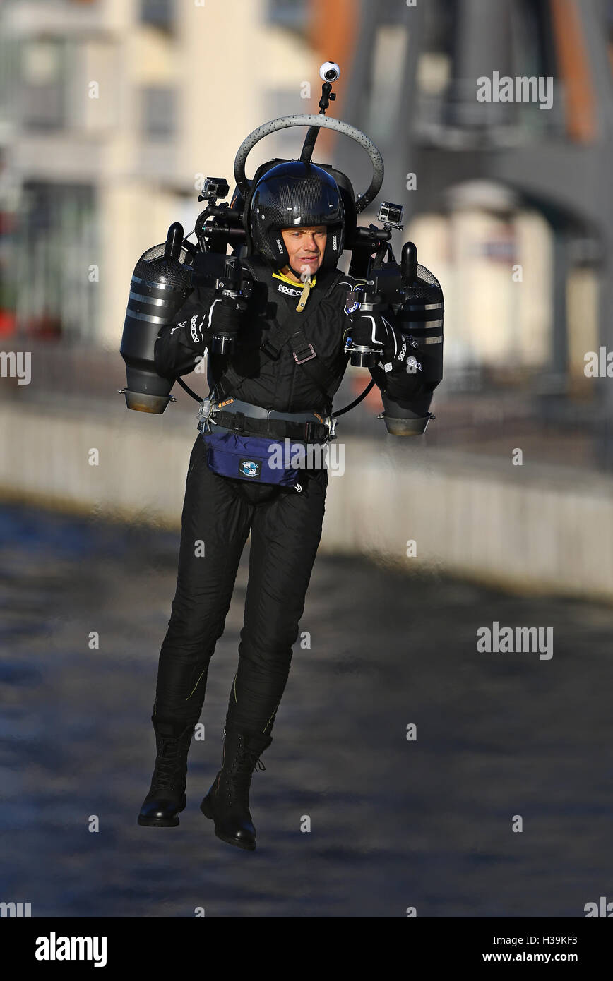David Mayman pilots the JB-10 Jetpack flying machine over the Royal ...