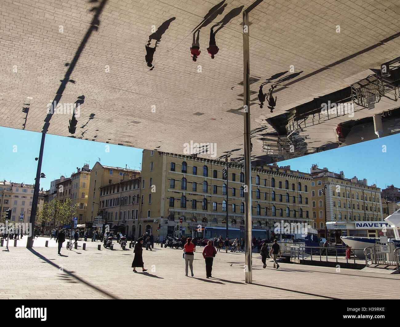 Marseille, place du Vieux-Port Stock Photo - Alamy