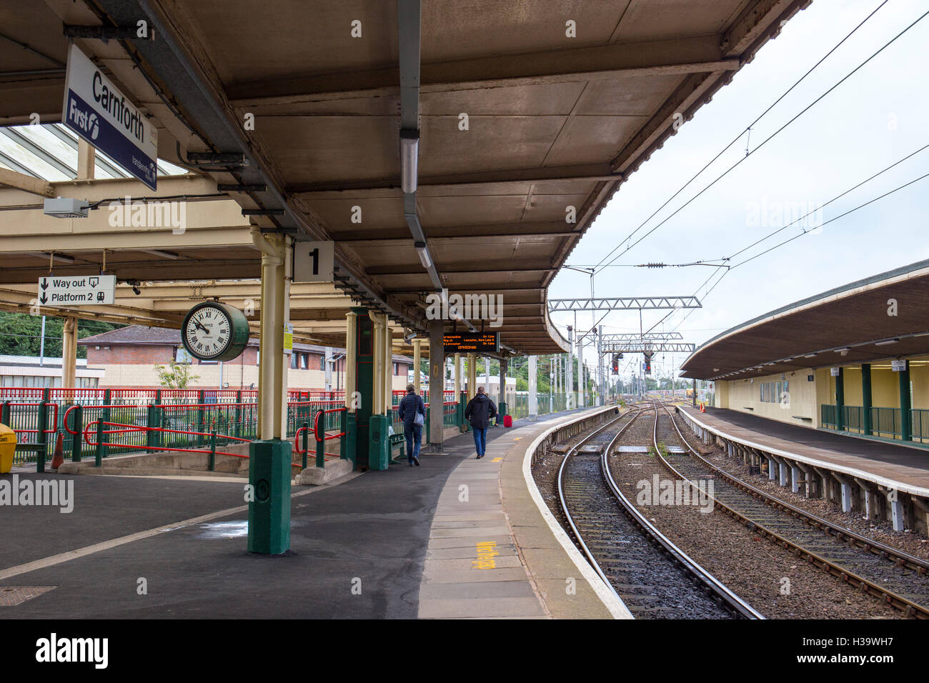 Carnforth station clock hi-res stock photography and images - Alamy
