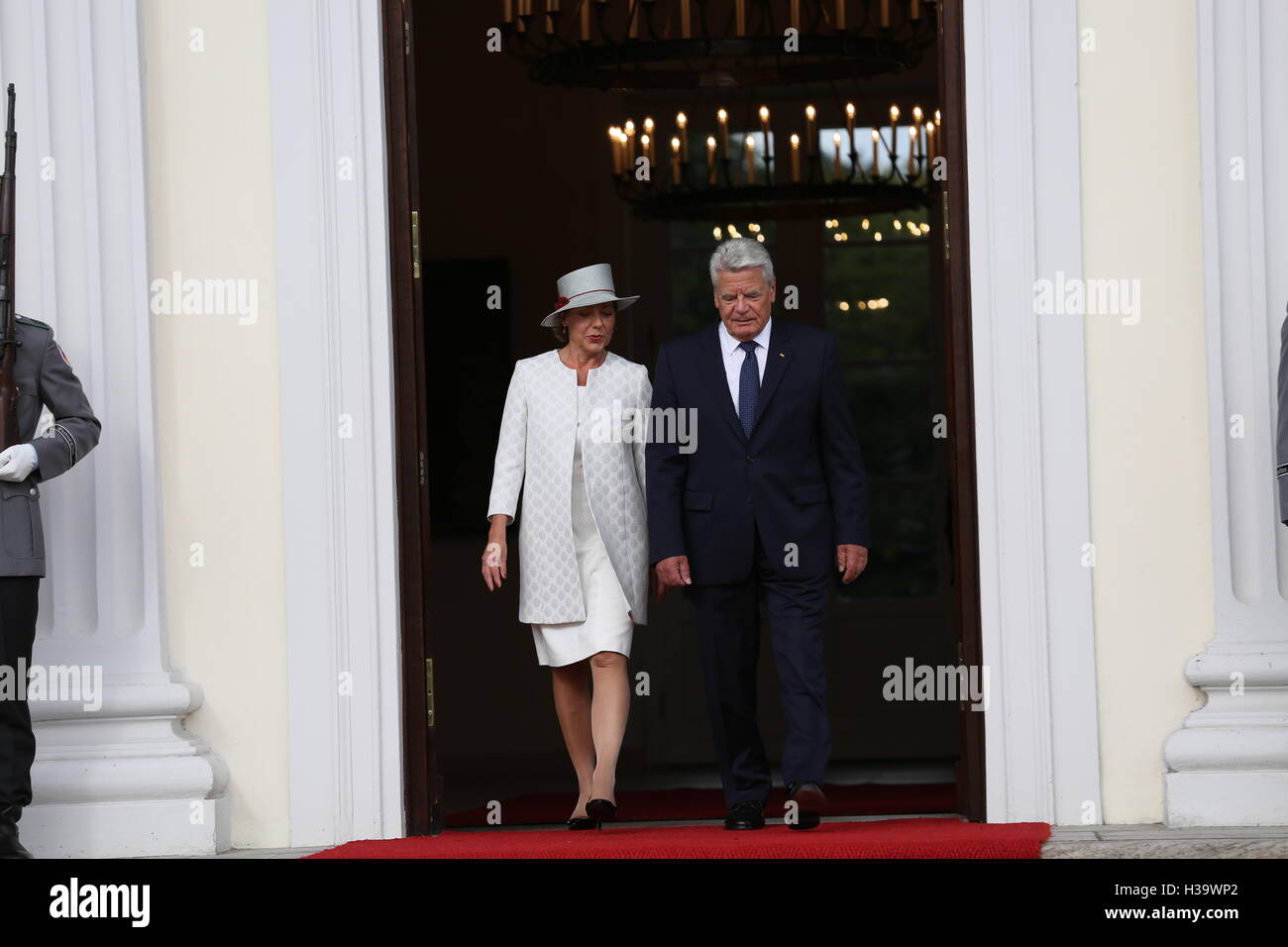 German President Joachim Gauck and Mrs. Daniela Schadt received Queen ...