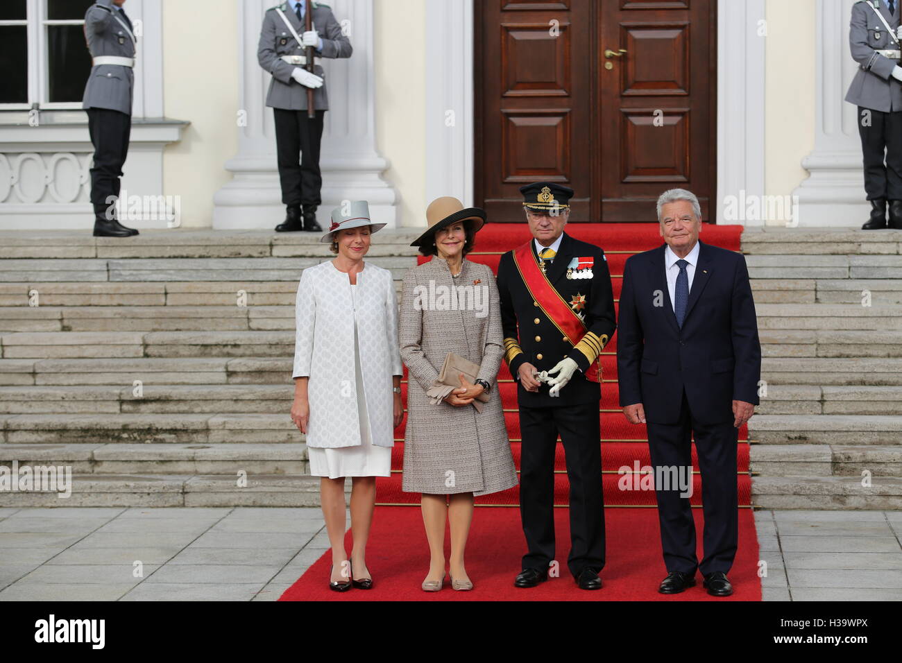 German President Joachim Gauck and Mrs. Daniela Schadt received Queen ...