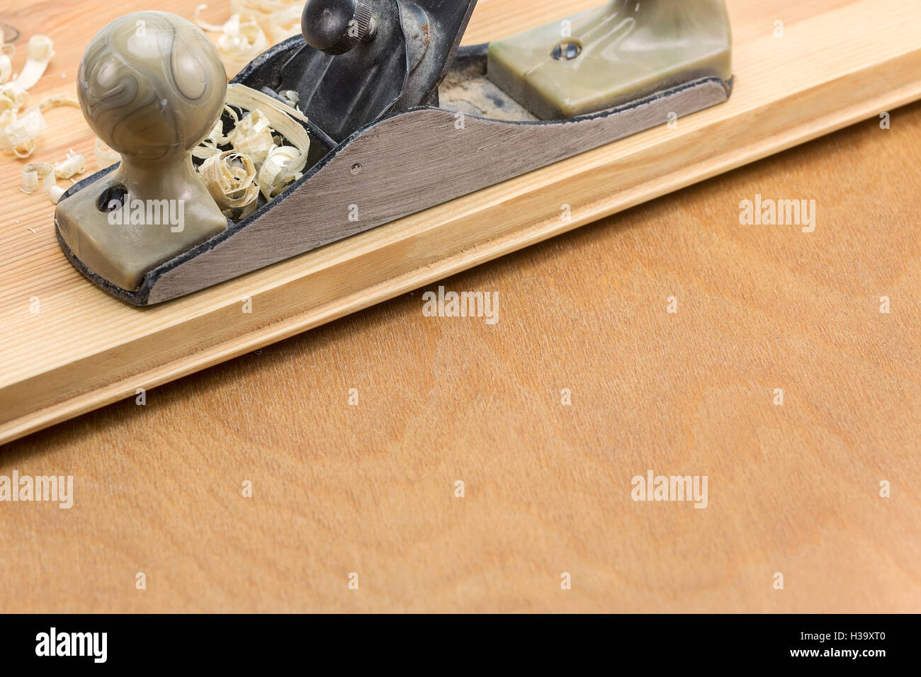 Carpenter's plane with shavings on a wooden planks Stock Photo - Alamy