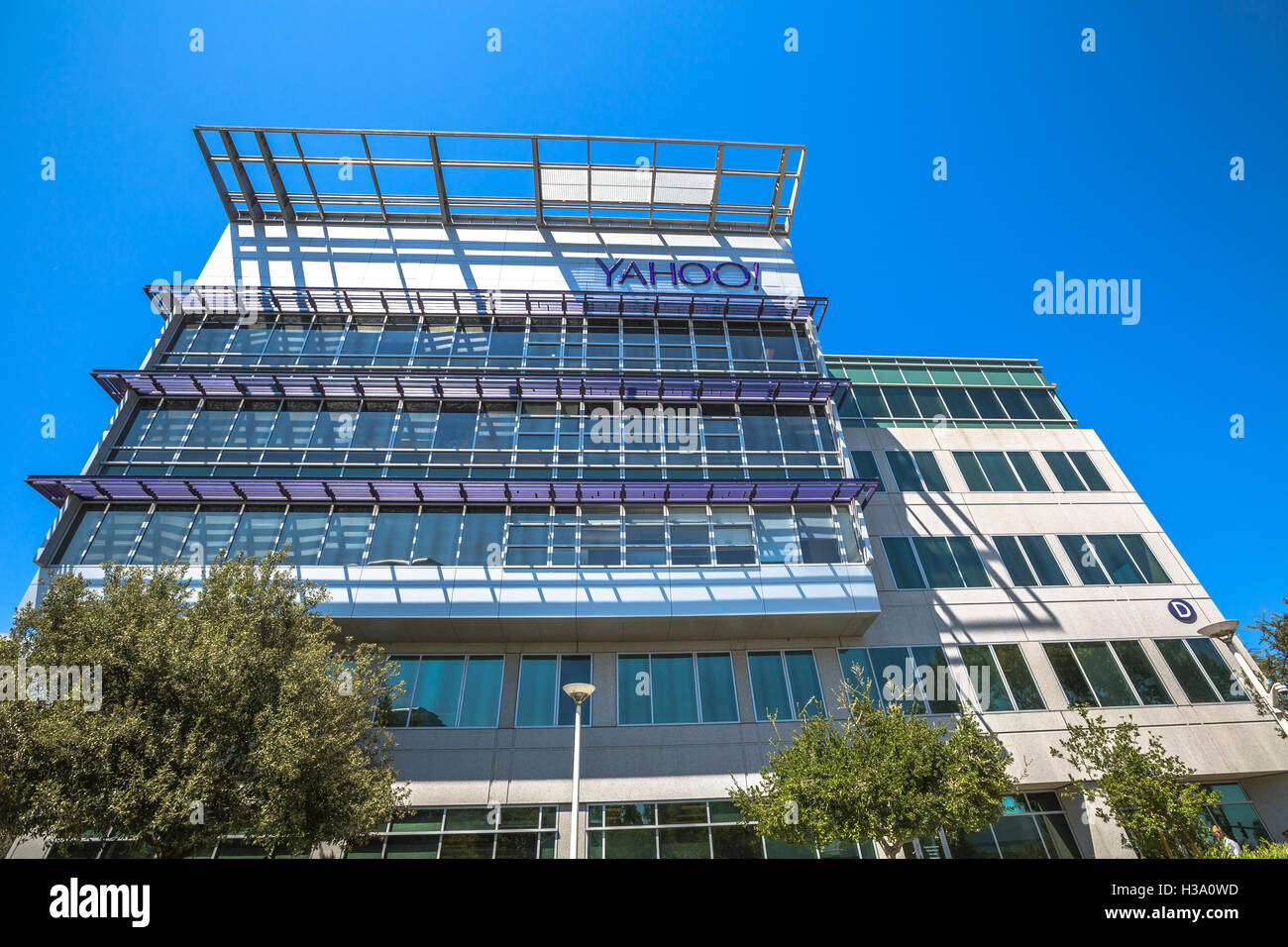 Office headquarters yahoo hi-res stock photography and images - Alamy