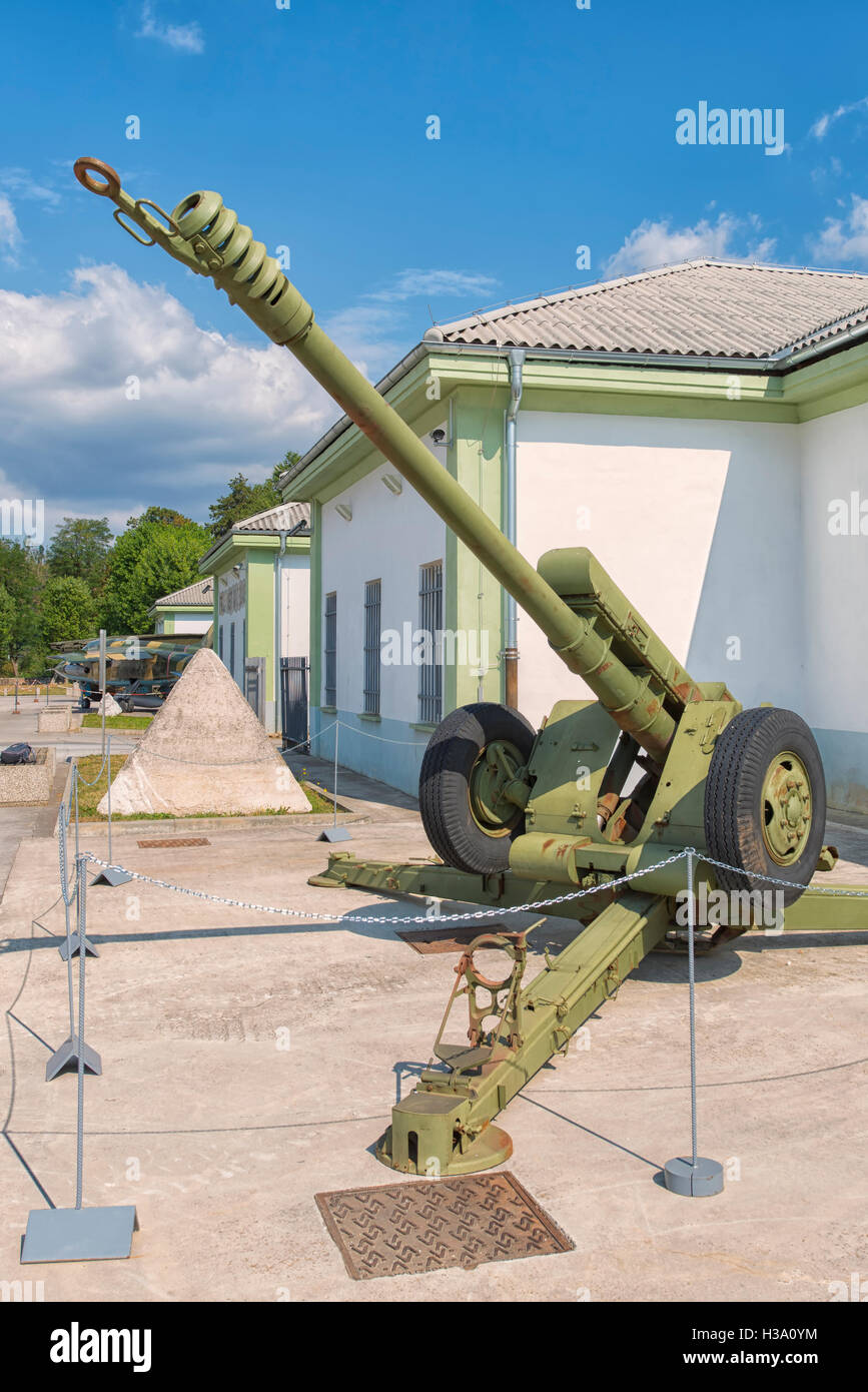 D 30 122 mm howitzer hi-res stock photography and images - Alamy