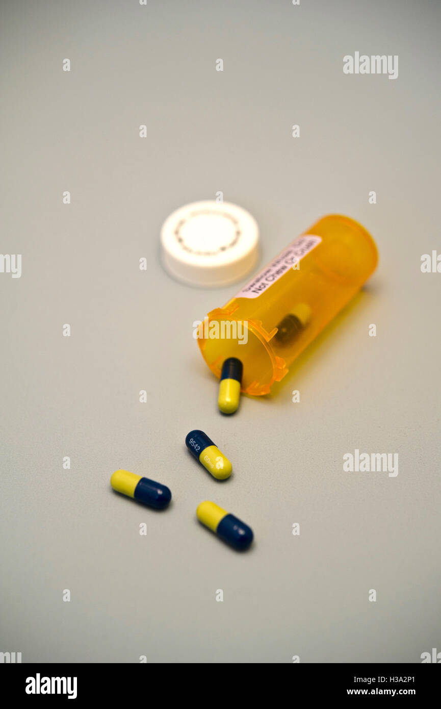 Pills medicine still life hi-res stock photography and images - Alamy