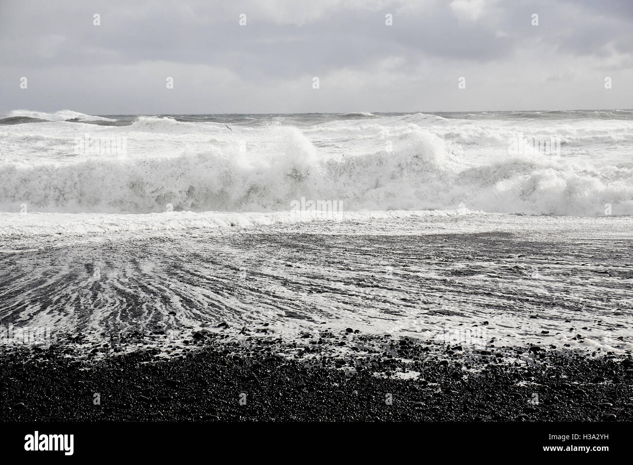 Storm waves hi-res stock photography and images - Alamy