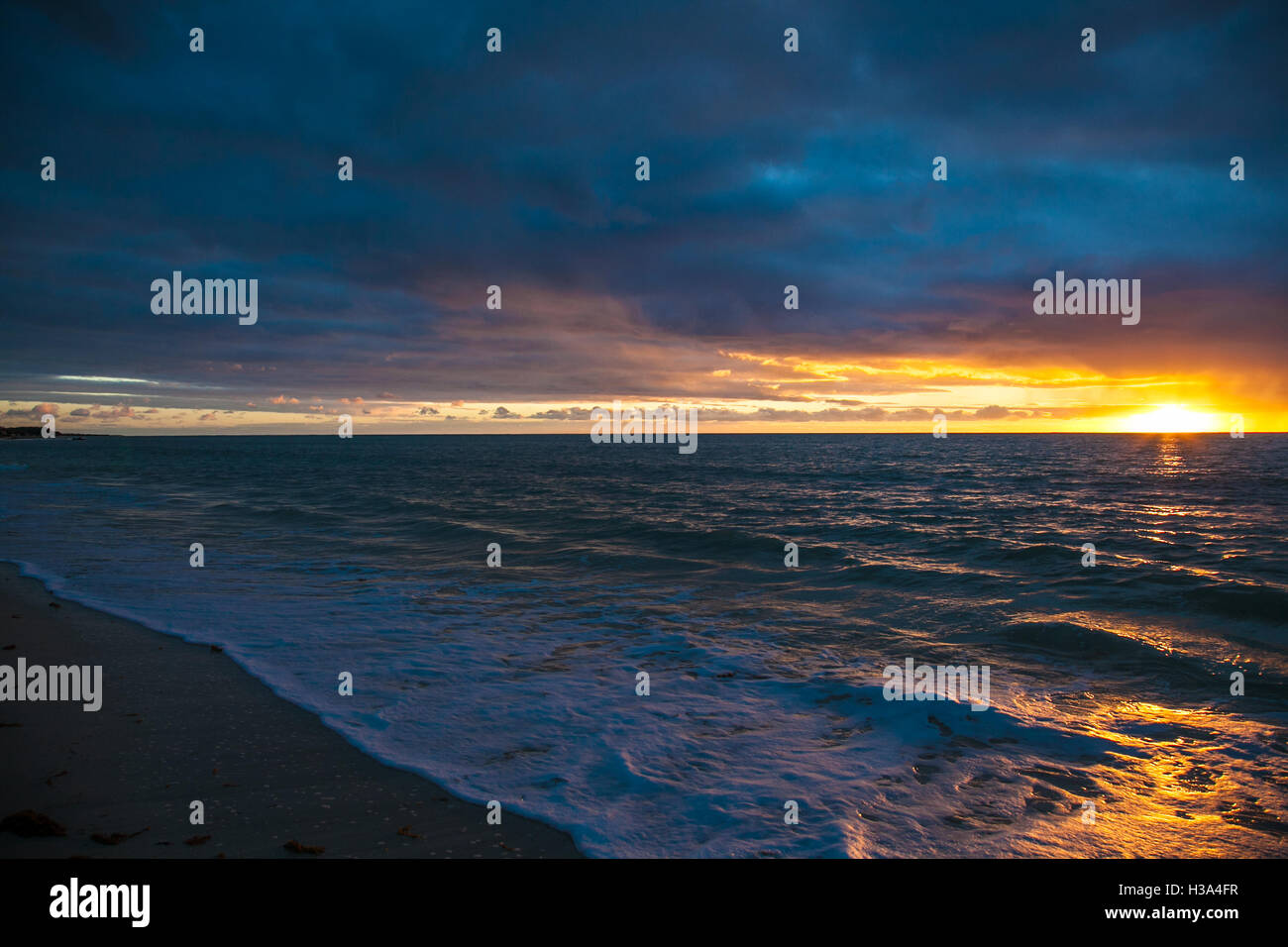 Beach sunset with clouds hi-res stock photography and images - Alamy