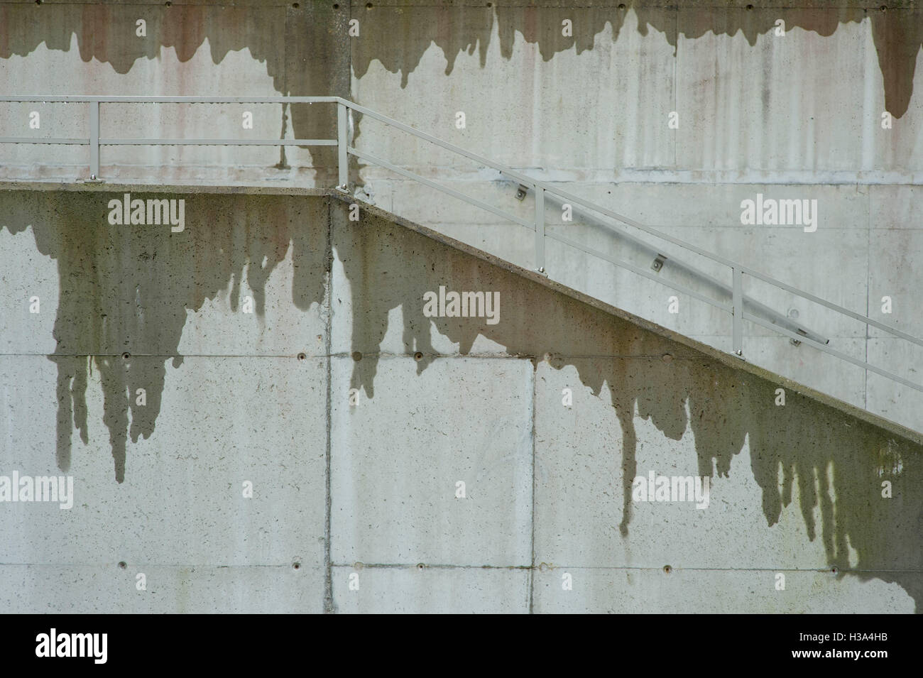 Concrete ramp walkway hi-res stock photography and images - Alamy