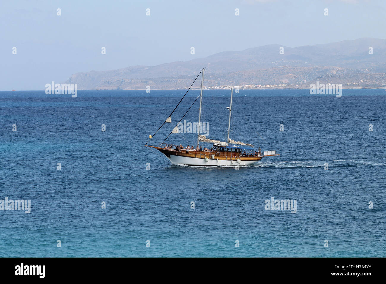 Greek boat hi-res stock photography and images - Alamy