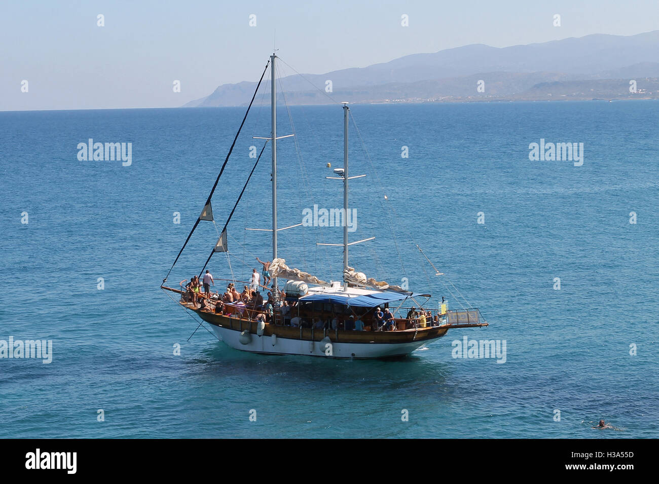 Greek boat hi-res stock photography and images - Alamy