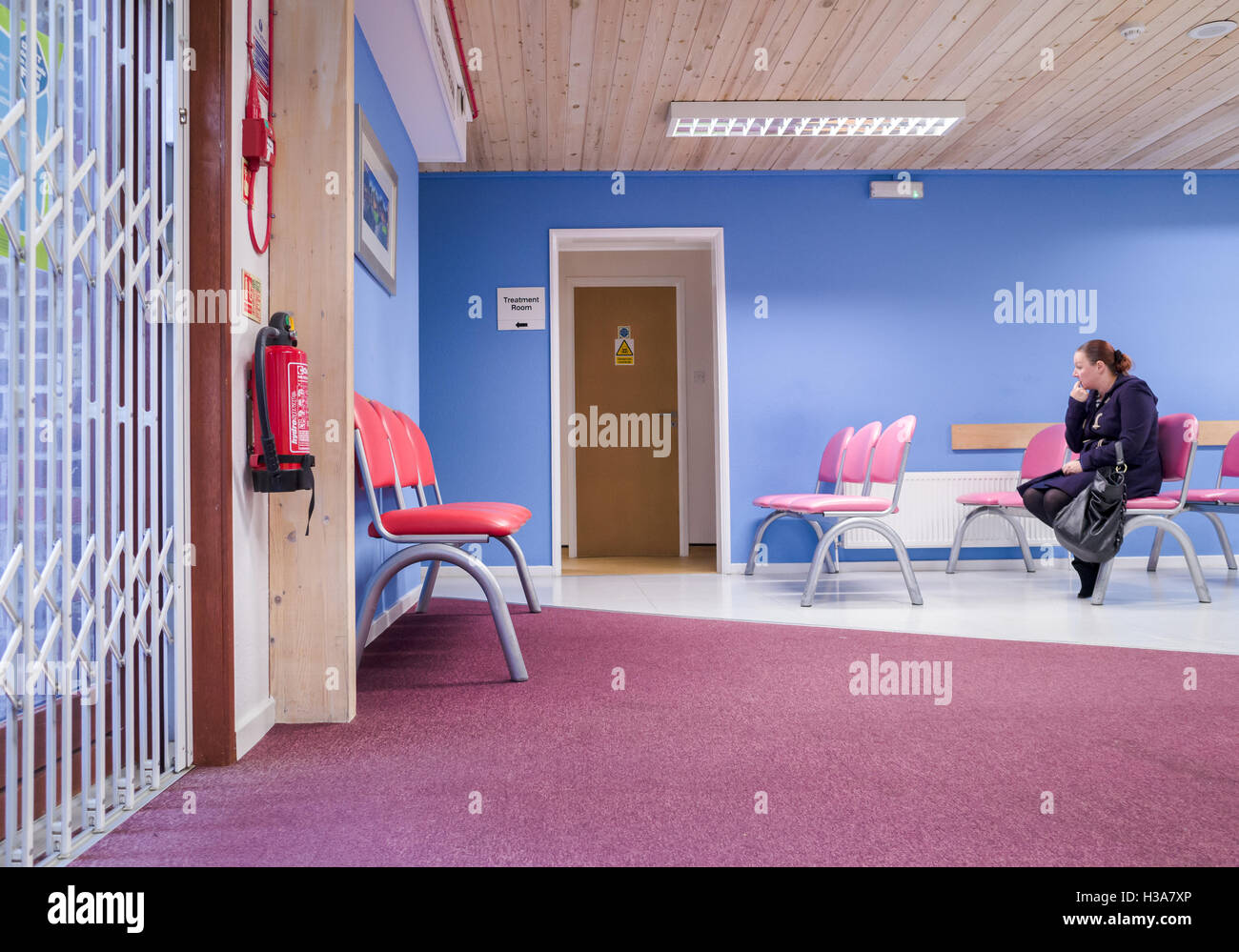 Surgery waiting room hi-res stock photography and images - Alamy
