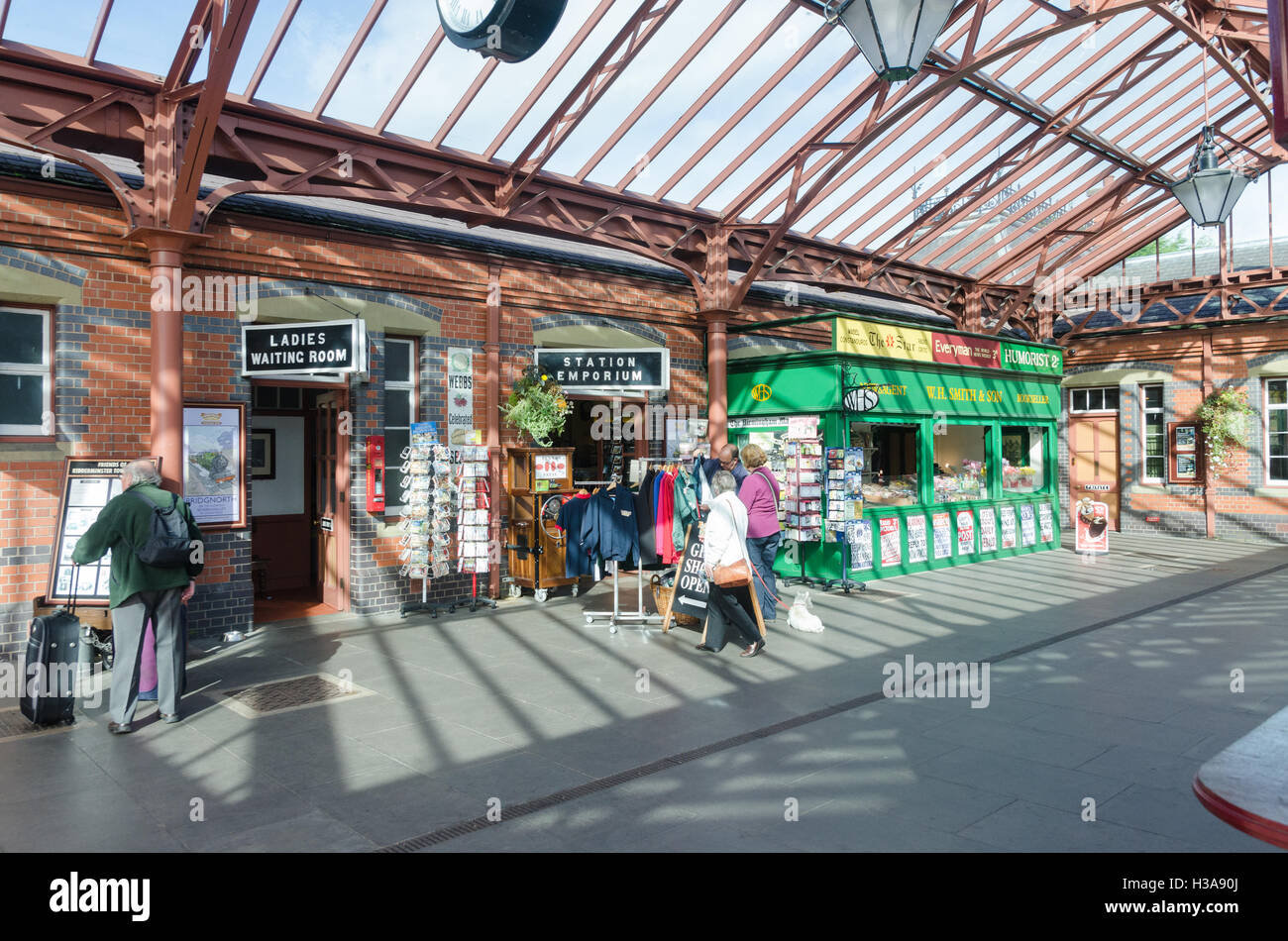 Concourse at Kidderminster Railway Station on the Severn Valley Railway ...