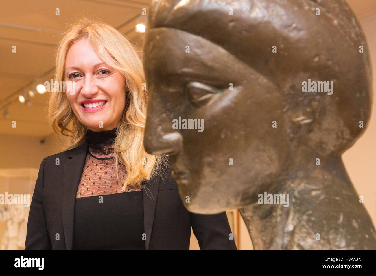Diana widmaier picasso hi-res stock photography and images - Alamy