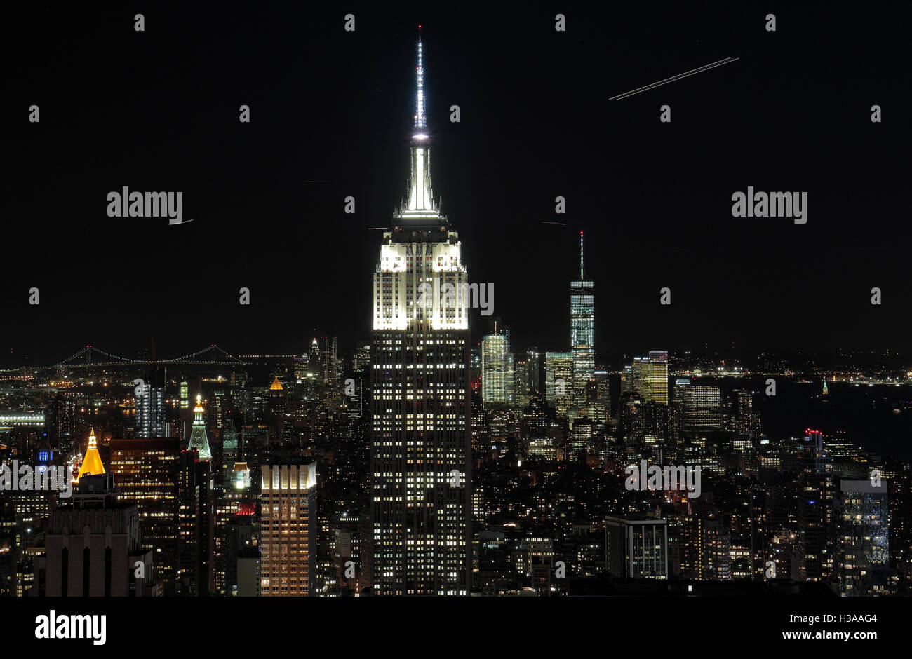 Building skyscraper panoramic night hi-res stock photography and images ...