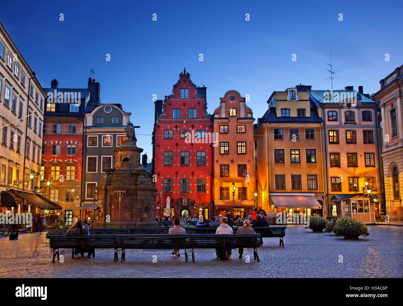 Stortorget square in Gamla Stan, the "old town" of Stockholm, Sweden ...