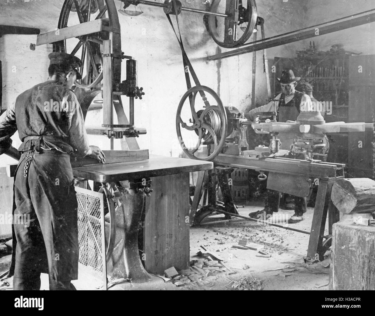 Wheelwrights hi-res stock photography and images - Alamy