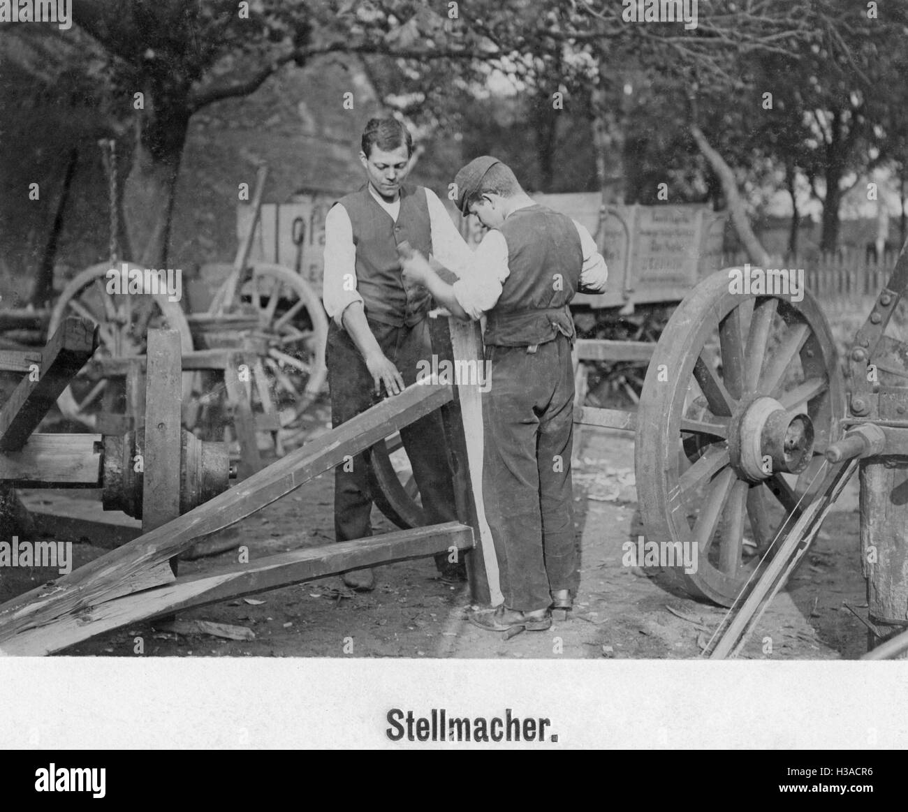 Wheelwrights hi-res stock photography and images - Alamy