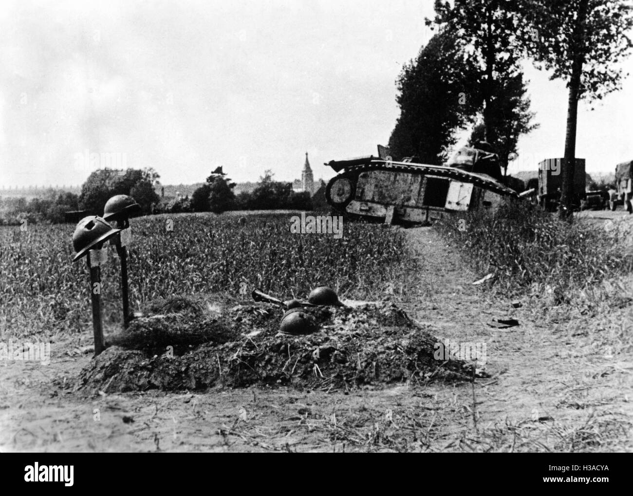 Tank crew wwii Black and White Stock Photos & Images - Alamy