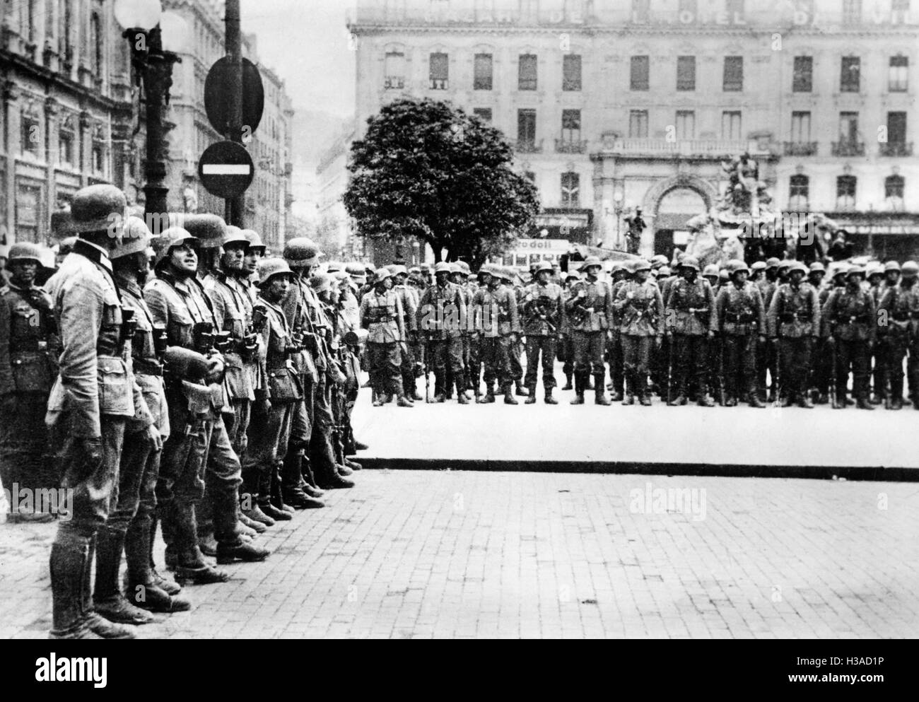 Ww2 german soldier march in hi-res stock photography and images - Alamy
