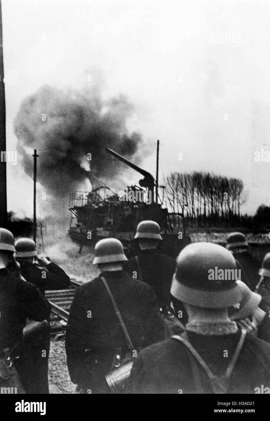 Railway gun 1940 hi-res stock photography and images - Alamy