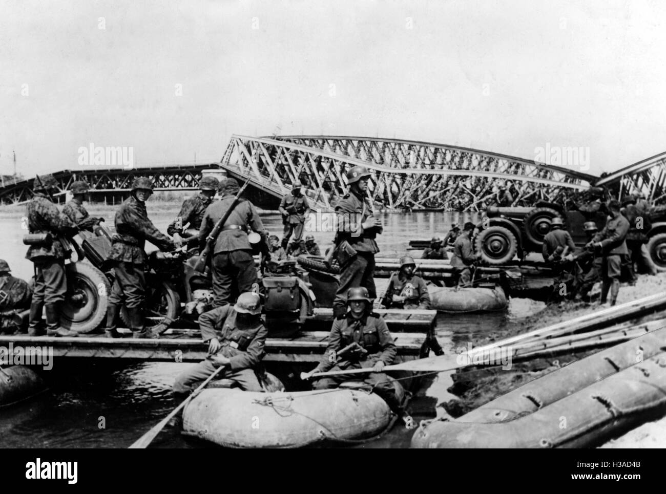 Soldiers of the Waffen SS cross a river in Belgium, 1940 Stock Photo ...