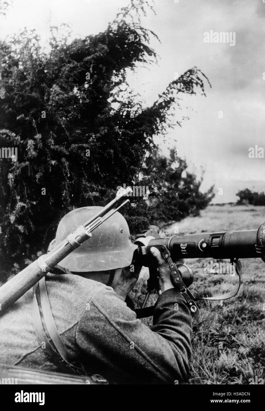 German artillery observer on the Eastern Front, 1941 Stock Photo - Alamy