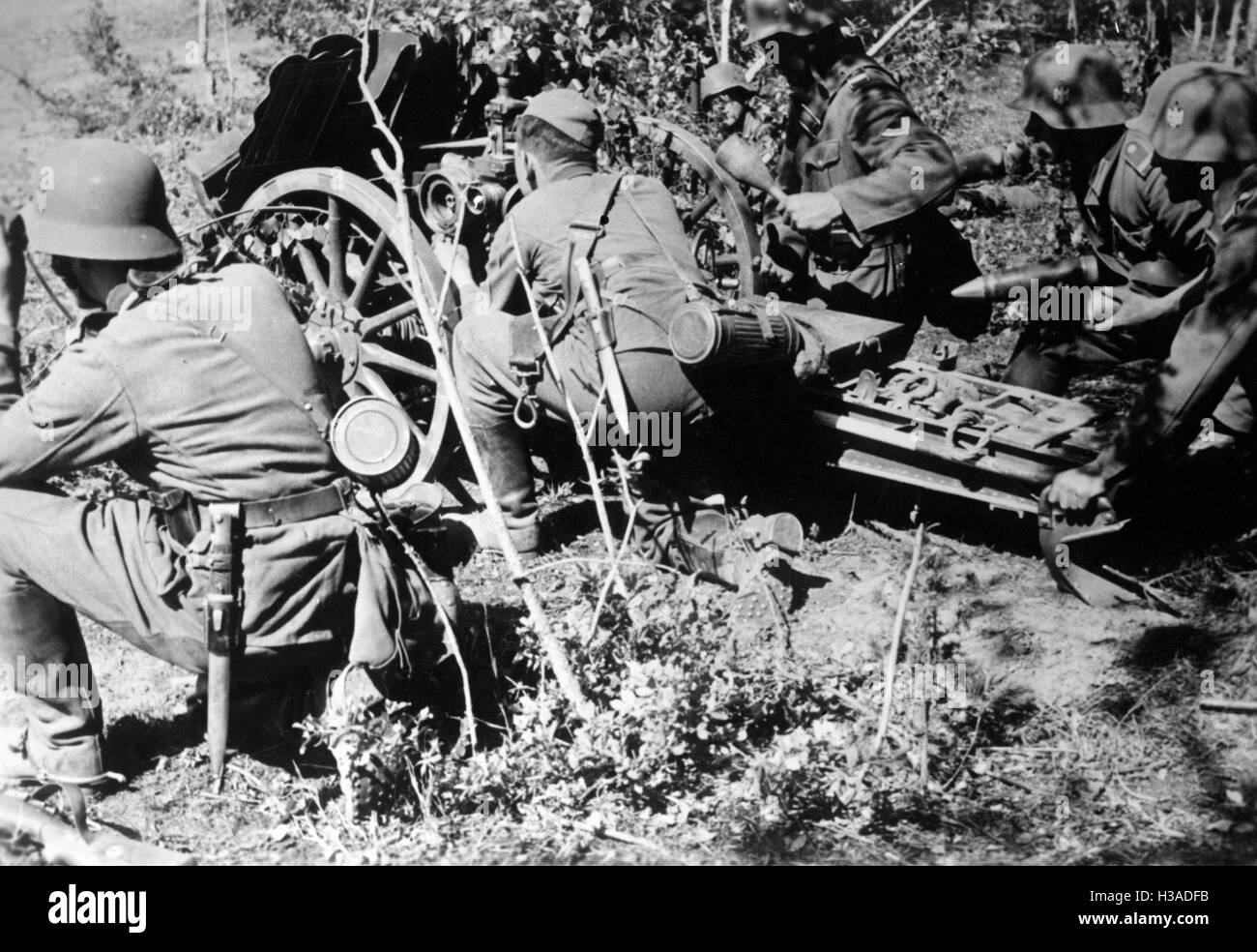German light infantry gun 1941 hi-res stock photography and images - Alamy