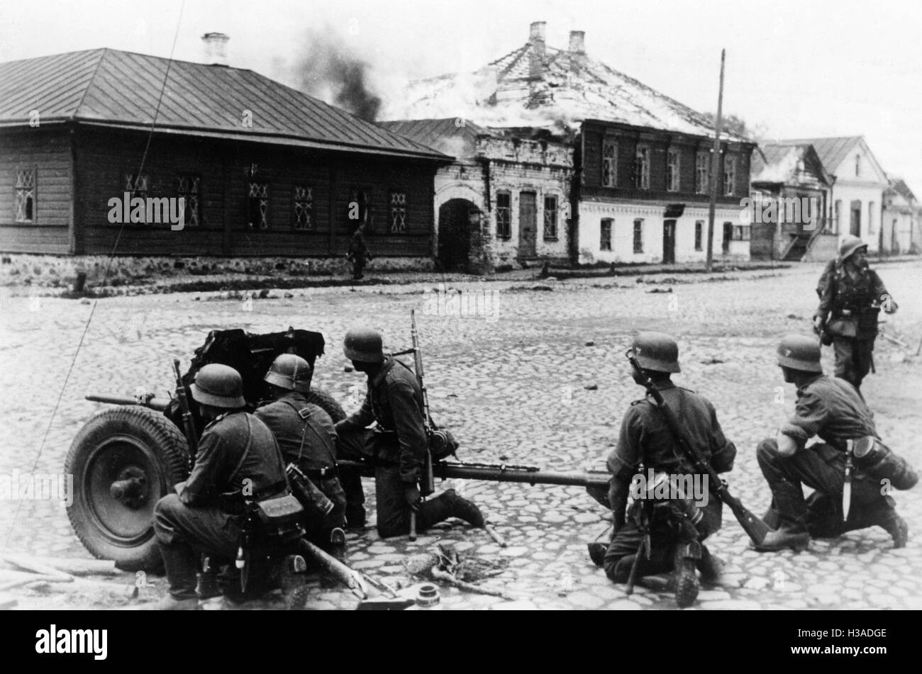 German Pak-gun on the Eastern Front, 1941 Stock Photo - Alamy