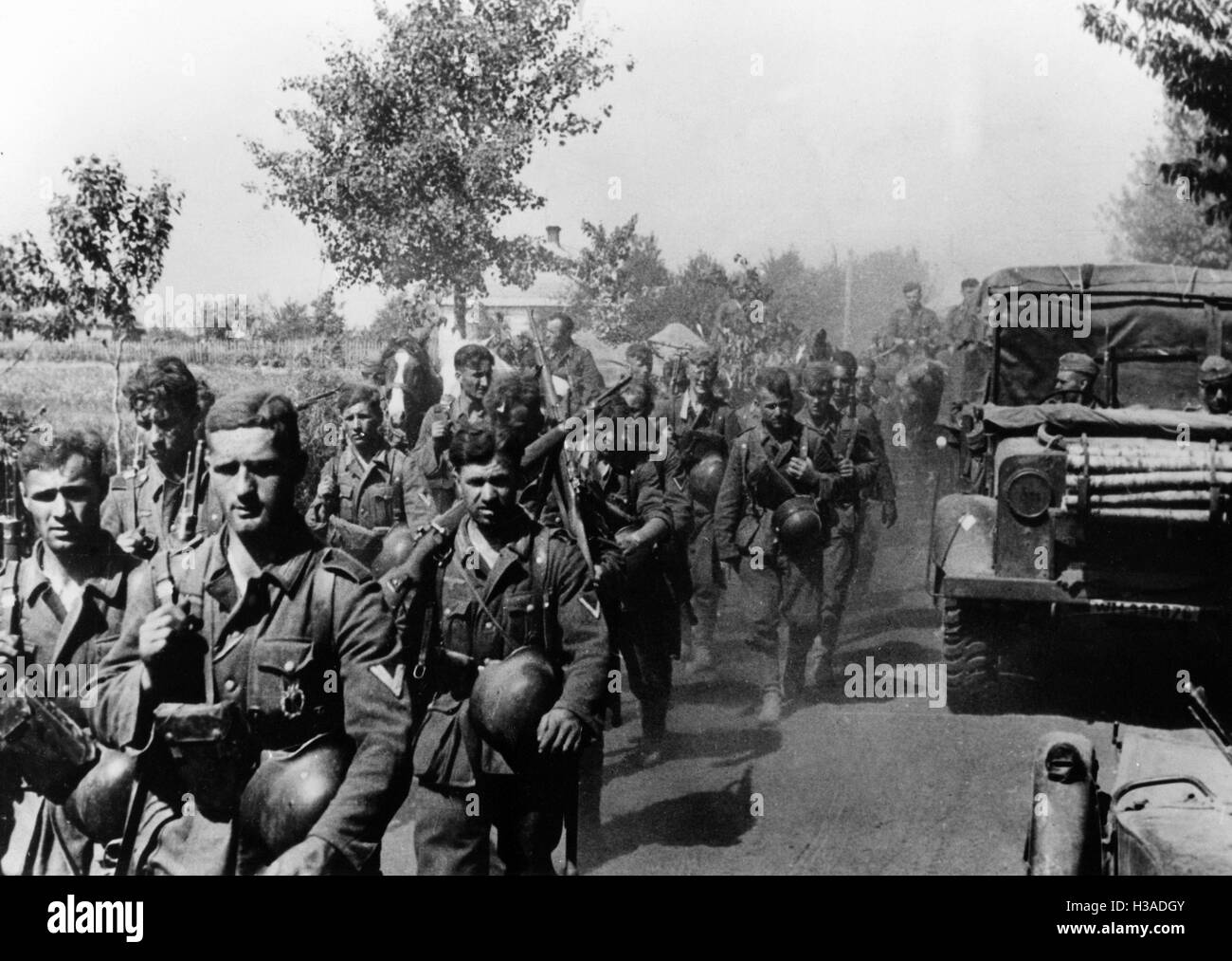 German infantrymen marching eastern front hi-res stock photography and ...