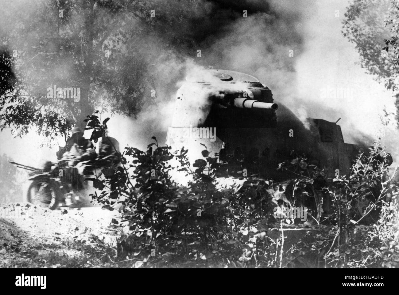 Advancing behind a tank hi-res stock photography and images - Alamy