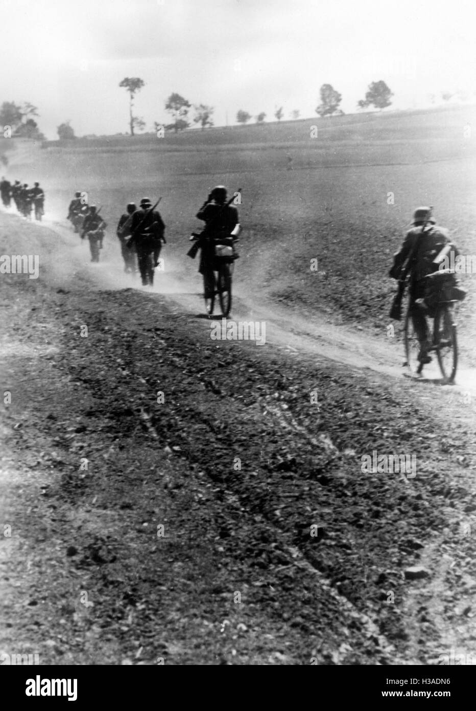 German Bicycle Division on the Eastern Front, 1941 Stock Photo - Alamy